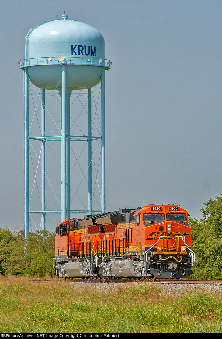BNSF 3920 and BNSF 3917